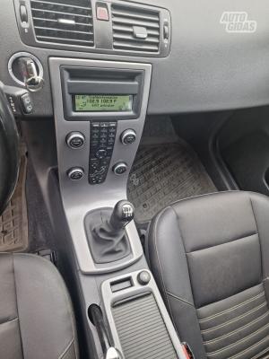 Zils Volvo V50 2008 Kauņa, ar dzinēja tilpumu 2.00 L un nobraukumu 300 tūkst. km par 2850 €, foto 17 vietnē AUTOMOTO.COM.LV
