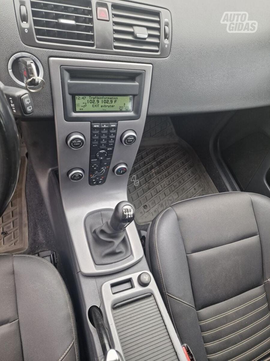 Zils Volvo V50 2008 Kauņa, ar dzinēja tilpumu 2.00 L un nobraukumu 300 tūkst. km par 2850 €, foto 17 vietnē AUTOMOTO.COM.LV