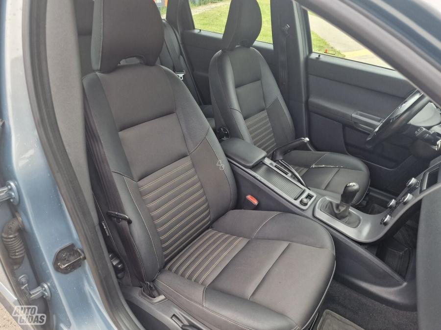 Zils Volvo V50 2008 Kauņa, ar dzinēja tilpumu 2.00 L un nobraukumu 300 tūkst. km par 2850 €, foto 19 vietnē AUTOMOTO.COM.LV