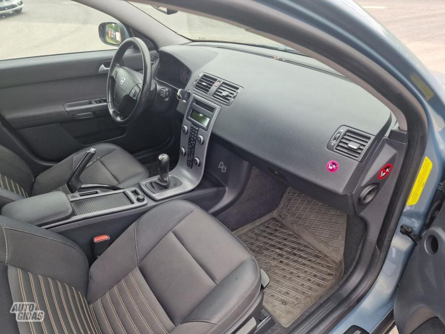 Zils Volvo V50 2008 Kauņa, ar dzinēja tilpumu 2.00 L un nobraukumu 300 tūkst. km par 2850 €, foto 20 vietnē AUTOMOTO.COM.LV
