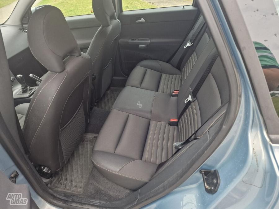 Zils Volvo V50 2008 Kauņa, ar dzinēja tilpumu 2.00 L un nobraukumu 300 tūkst. km par 2850 €, foto 21 vietnē AUTOMOTO.COM.LV