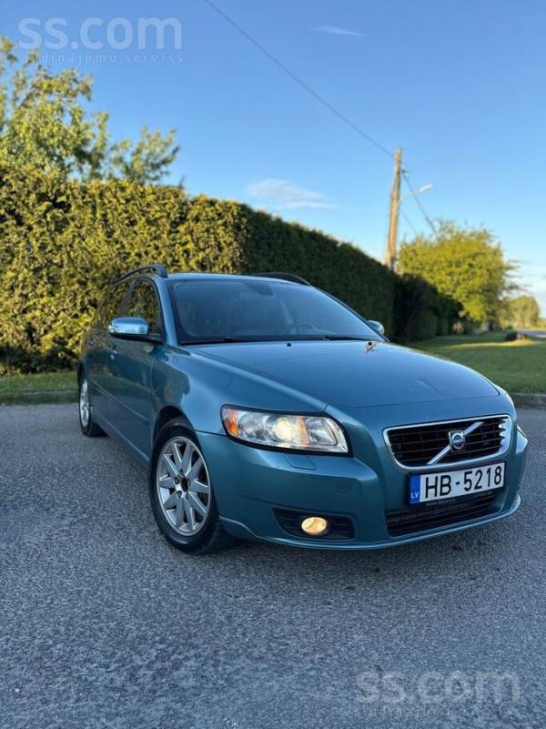 Zils Volvo V50 2008 Rīga, ar dzinēja tilpumu 2.40 L un nobraukumu 345 tūkst. km par 2600 €, foto 1 vietnē AUTOMOTO.COM.LV