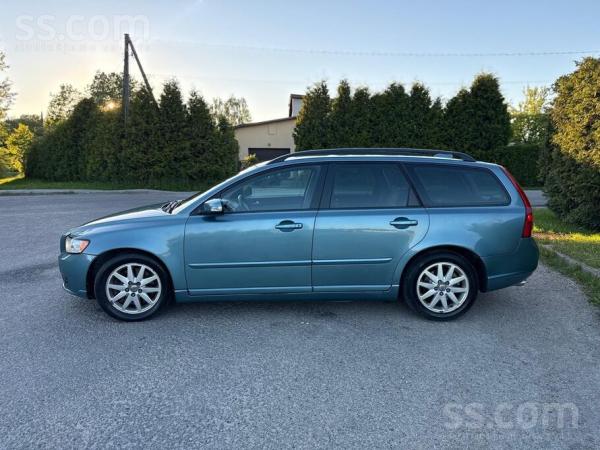 Zils Volvo V50 2008 Rīga, ar dzinēja tilpumu 2.40 L un nobraukumu 345 tūkst. km par 2600 €, foto 4 vietnē AUTOMOTO.COM.LV