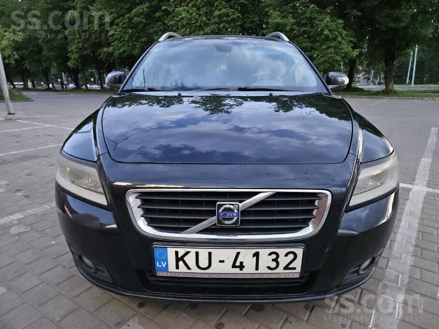 Zils Volvo V50 2008 Rīga, ar dzinēja tilpumu 2.00 L un nobraukumu 330 tūkst. km par 2800 €, foto 3 vietnē AUTOMOTO.COM.LV