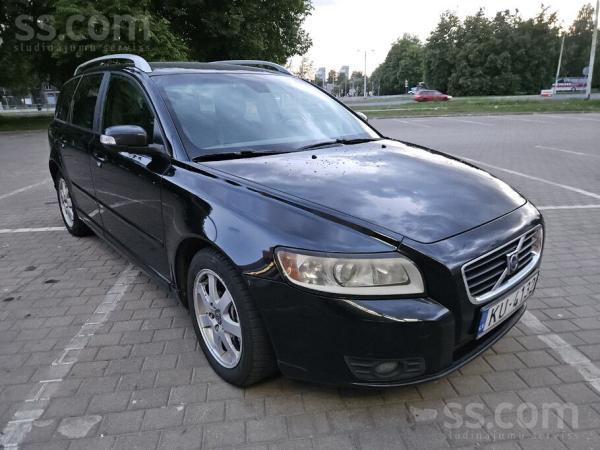 Blue Volvo V50 2008 in Riga, with an engine capacity of 2.00 L and mileage of 330 thousand km for 2800 €, photo 3 on AUTOMOTO.COM.LV
