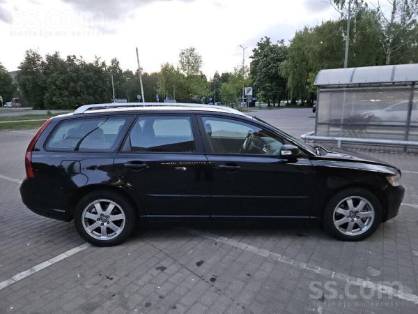 Blue Volvo V50 2008 in Riga, with an engine capacity of 2.00 L and mileage of 330 thousand km for 2800 €, photo 4 on AUTOMOTO.COM.LV