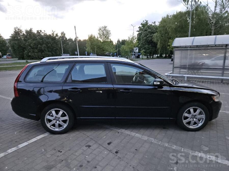 Zils Volvo V50 2008 Rīga, ar dzinēja tilpumu 2.00 L un nobraukumu 330 tūkst. km par 2800 €, foto 5 vietnē AUTOMOTO.COM.LV
