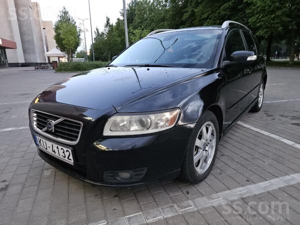 Blue Volvo V50 2008 in Riga, with an engine capacity of 2.00 L and mileage of 330 thousand km for 2600 €, photo 1 on AUTOMOTO.COM.LV