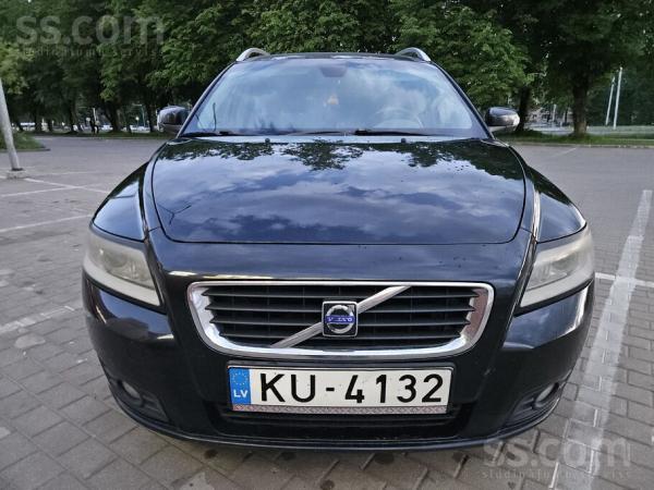 Blue Volvo V50 2008 in Riga, with an engine capacity of 2.00 L and mileage of 330 thousand km for 2600 €, photo 2 on AUTOMOTO.COM.LV