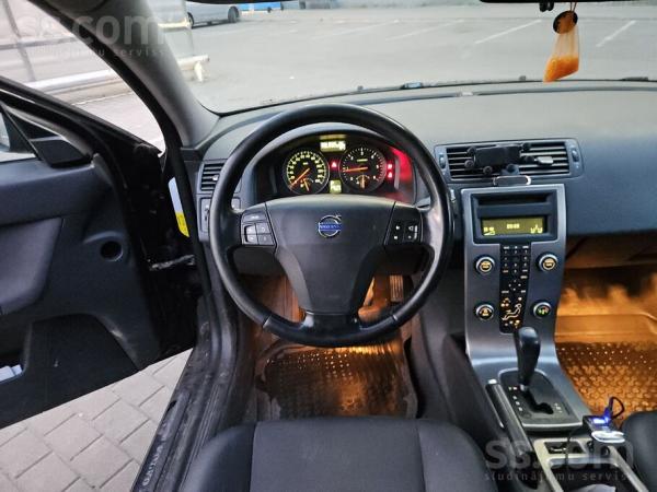 Blue Volvo V50 2008 in Riga, with an engine capacity of 2.00 L and mileage of 330 thousand km for 2600 €, photo 9 on AUTOMOTO.COM.LV