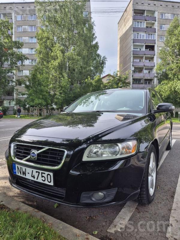 Zils Volvo V50 2008 Rīga, ar dzinēja tilpumu 2.00 L un nobraukumu 221 tūkst. km par 2500 €, foto 1 vietnē AUTOMOTO.COM.LV