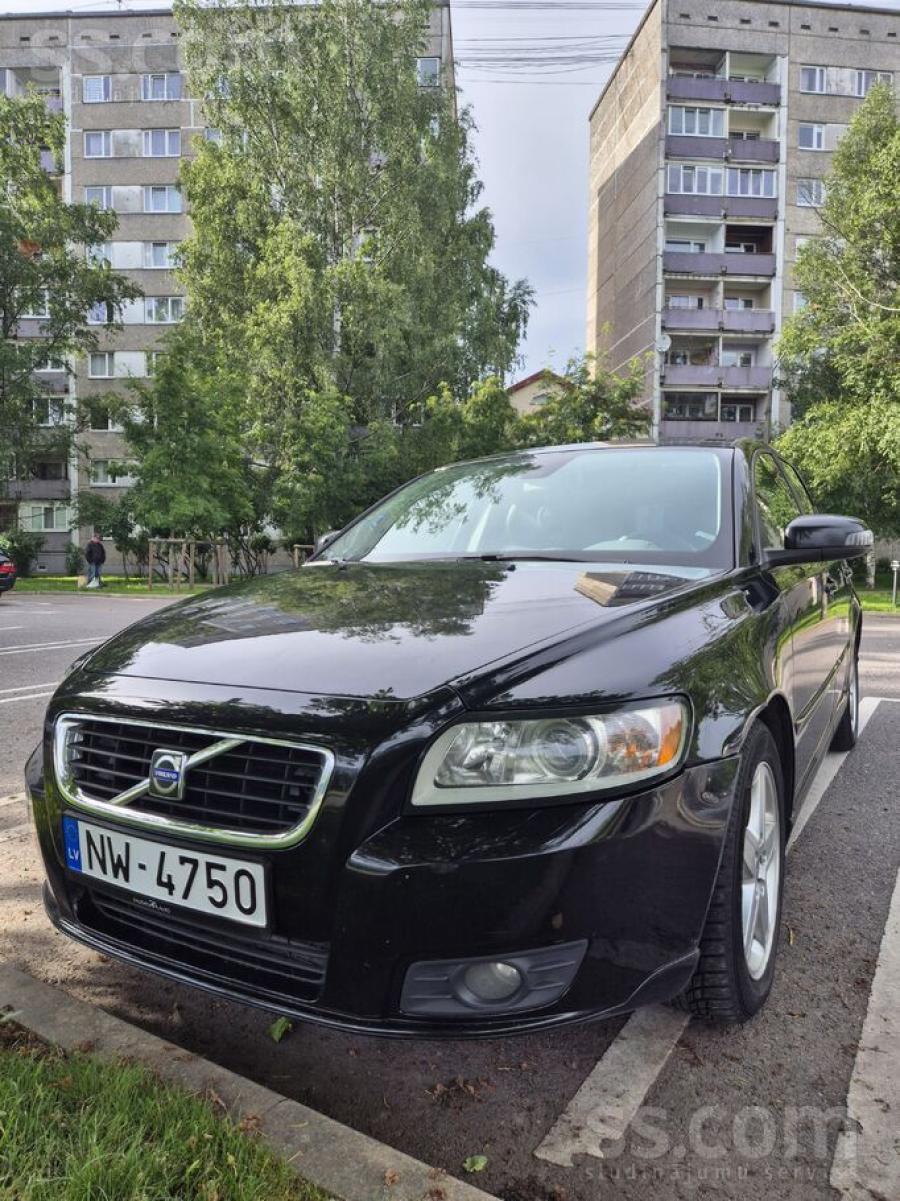 Blue Volvo V50 2008 in Riga, with an engine capacity of 2.00 L and mileage of 221 thousand km for 2500 €, photo 1 on AUTOMOTO.COM.LV