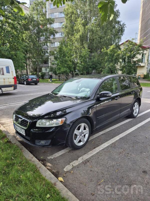 Zils Volvo V50 2008 Rīga, ar dzinēja tilpumu 2.00 L un nobraukumu 221 tūkst. km par 2500 €, foto 2 vietnē AUTOMOTO.COM.LV