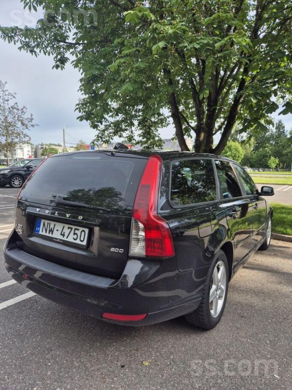 Zils Volvo V50 2008 Rīga, ar dzinēja tilpumu 2.00 L un nobraukumu 221 tūkst. km par 2500 €, foto 4 vietnē AUTOMOTO.COM.LV