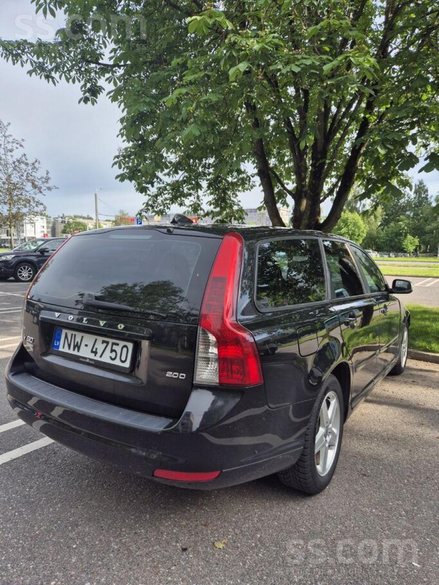 Blue Volvo V50 2008 in Riga, with an engine capacity of 2.00 L and mileage of 221 thousand km for 2500 €, photo 5 on AUTOMOTO.COM.LV