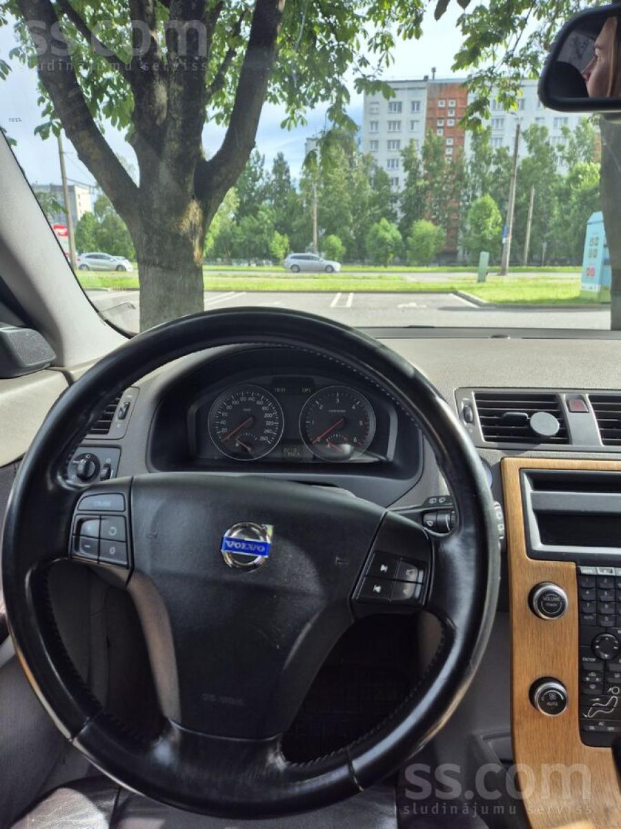 Blue Volvo V50 2008 in Riga, with an engine capacity of 2.00 L and mileage of 221 thousand km for 2500 €, photo 8 on AUTOMOTO.COM.LV