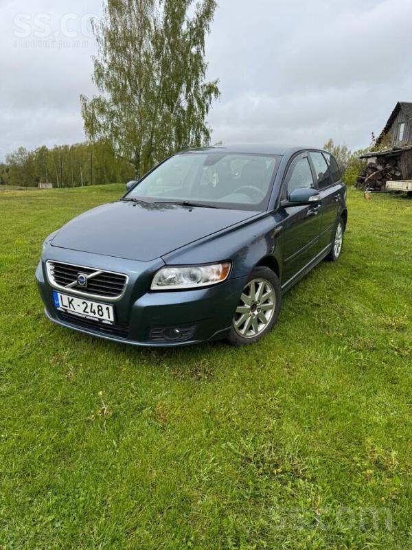 Zils Volvo V50 2008 Alūksne, ar dzinēja tilpumu 2.00 L un nobraukumu 358 tūkst. km par 2100 €, foto 2 vietnē AUTOMOTO.COM.LV