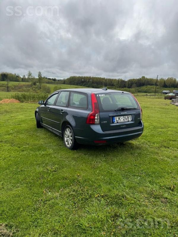 Zils Volvo V50 2008 Alūksne, ar dzinēja tilpumu 2.00 L un nobraukumu 358 tūkst. km par 2100 €, foto 3 vietnē AUTOMOTO.COM.LV