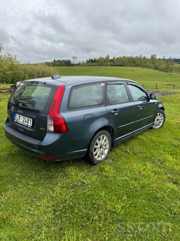 Zils Volvo V50 2008 Alūksne, ar dzinēja tilpumu 2.00 L un nobraukumu 358 tūkst. km par 2100 €, foto 5 vietnē AUTOMOTO.COM.LV