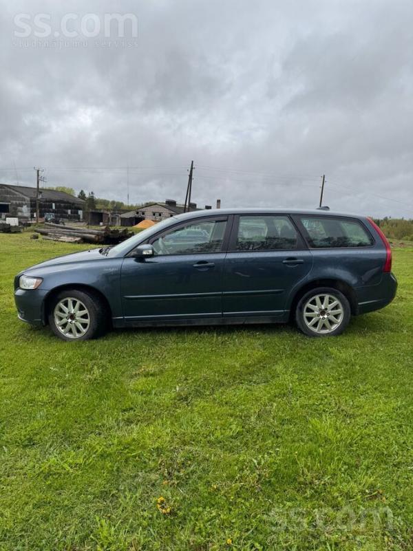 Zils Volvo V50 2008 Alūksne, ar dzinēja tilpumu 2.00 L un nobraukumu 358 tūkst. km par 2100 €, foto 6 vietnē AUTOMOTO.COM.LV