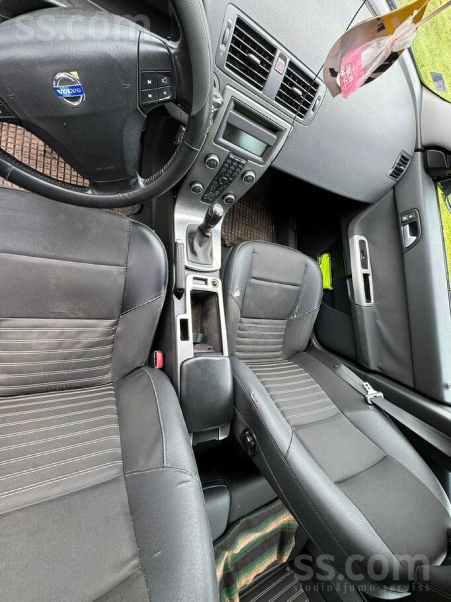 Blue Volvo V50 2008 in Aluksne, with an engine capacity of 2.00 L and mileage of 358 thousand km for 2100 €, photo 10 on AUTOMOTO.COM.LV