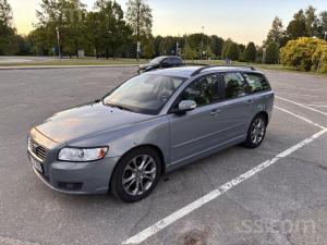 Zils Volvo V50 2008 Rīga, ar dzinēja tilpumu 2.00 L un nobraukumu 269 tūkst. km par 800 €, foto  vietnē AUTOMOTO.COM.LV