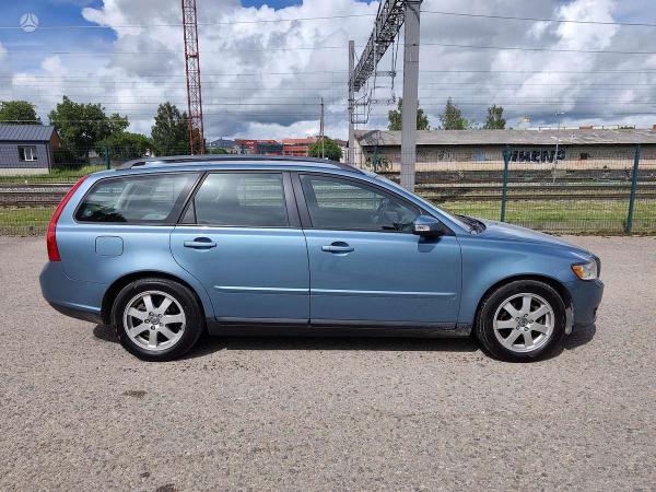 Zils Volvo V50 2008 Šauļi, ar dzinēja tilpumu 1.56 L un nobraukumu 373 tūkst. km par 2550 €, foto 8 vietnē AUTOMOTO.COM.LV