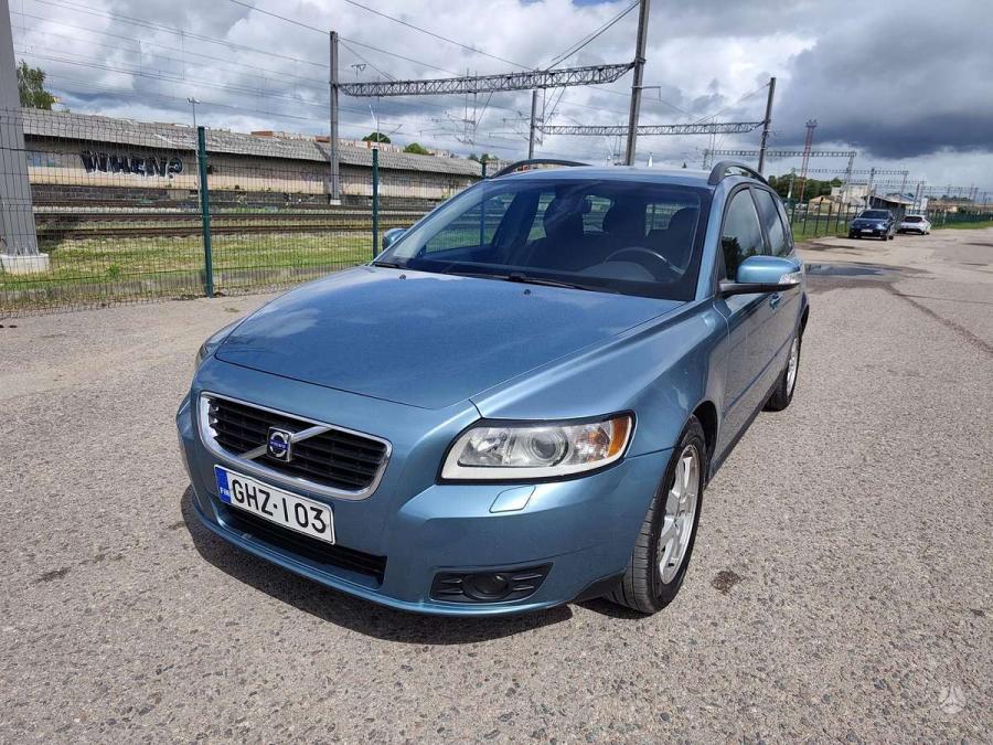 Blue Volvo V50 2008 in Siauliai, with an engine capacity of 1.56 L and mileage of 373 thousand km for 2550 €, photo 1 on AUTOMOTO.COM.LV