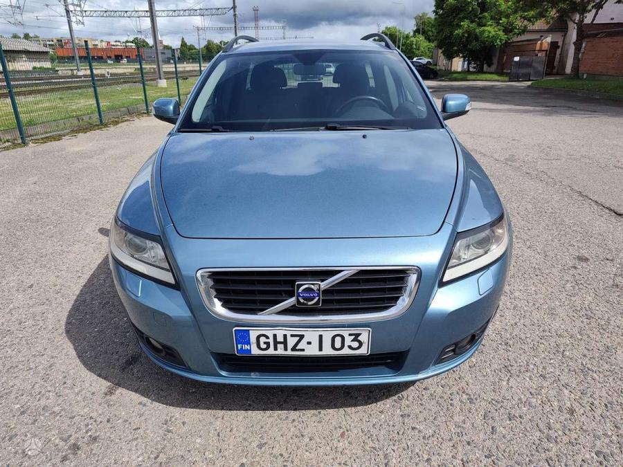 Blue Volvo V50 2008 in Siauliai, with an engine capacity of 1.56 L and mileage of 373 thousand km for 2550 €, photo 3 on AUTOMOTO.COM.LV