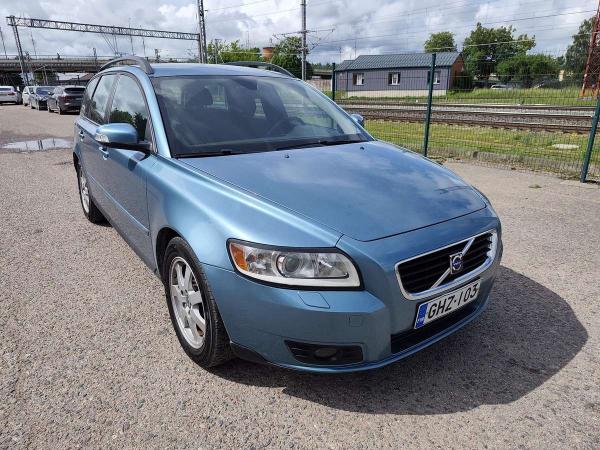 Blue Volvo V50 2008 in Siauliai, with an engine capacity of 1.56 L and mileage of 373 thousand km for 2550 €, photo 3 on AUTOMOTO.COM.LV