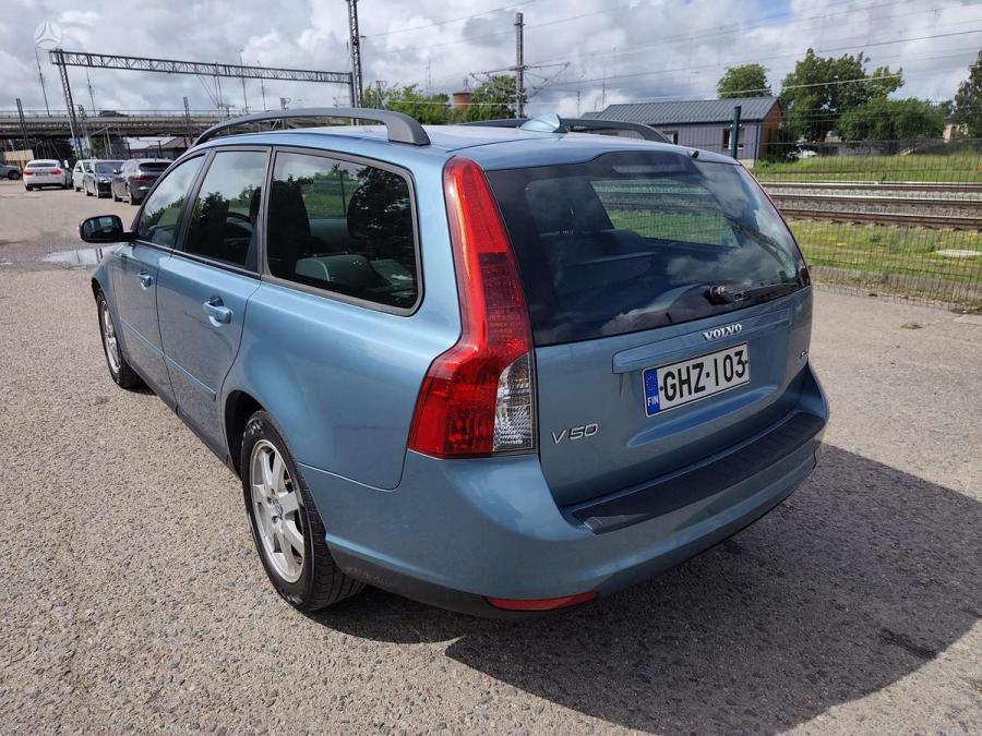 Blue Volvo V50 2008 in Siauliai, with an engine capacity of 1.56 L and mileage of 373 thousand km for 2550 €, photo 5 on AUTOMOTO.COM.LV