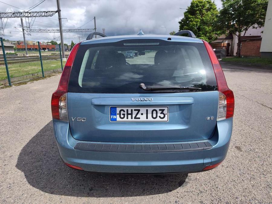 Blue Volvo V50 2008 in Siauliai, with an engine capacity of 1.56 L and mileage of 373 thousand km for 2550 €, photo 6 on AUTOMOTO.COM.LV