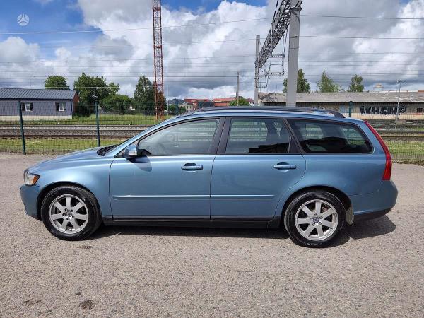 Blue Volvo V50 2008 in Siauliai, with an engine capacity of 1.56 L and mileage of 373 thousand km for 2550 €, photo 7 on AUTOMOTO.COM.LV