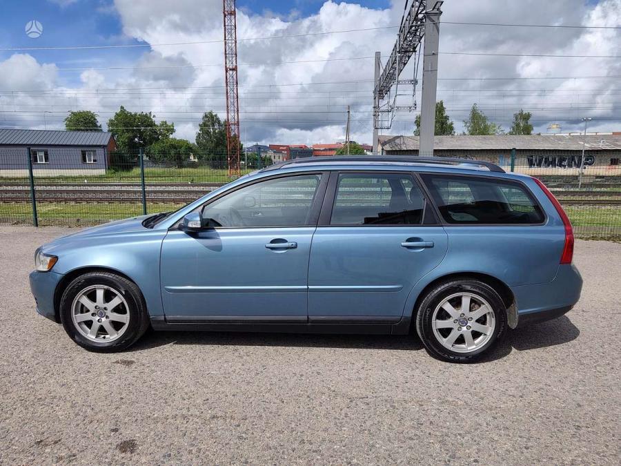 Blue Volvo V50 2008 in Siauliai, with an engine capacity of 1.56 L and mileage of 373 thousand km for 2550 €, photo 8 on AUTOMOTO.COM.LV