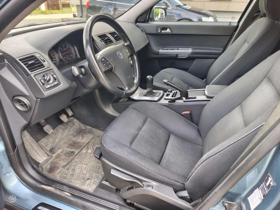 Blue Volvo V50 2008 in Siauliai, with an engine capacity of 1.56 L and mileage of 373 thousand km for 2550 €, photo 10 on AUTOMOTO.COM.LV