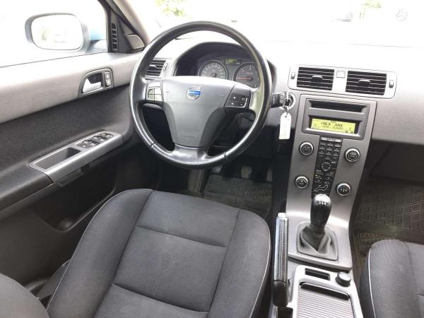 Blue Volvo V50 2008 in Siauliai, with an engine capacity of 1.56 L and mileage of 373 thousand km for 2550 €, photo 10 on AUTOMOTO.COM.LV