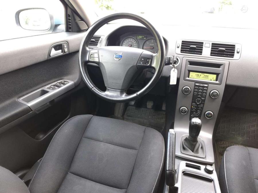 Blue Volvo V50 2008 in Siauliai, with an engine capacity of 1.56 L and mileage of 373 thousand km for 2550 €, photo 11 on AUTOMOTO.COM.LV