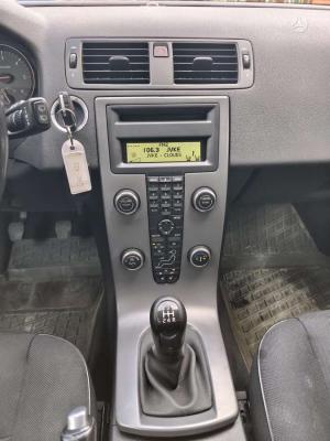 Blue Volvo V50 2008 in Siauliai, with an engine capacity of 1.56 L and mileage of 373 thousand km for 2550 €, photo 13 on AUTOMOTO.COM.LV