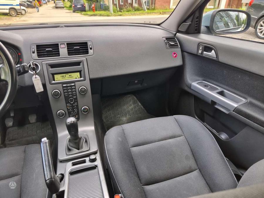 Blue Volvo V50 2008 in Siauliai, with an engine capacity of 1.56 L and mileage of 373 thousand km for 2550 €, photo 14 on AUTOMOTO.COM.LV
