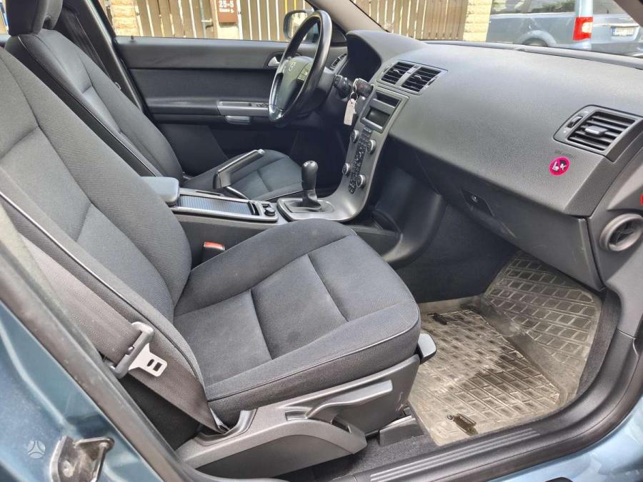 Blue Volvo V50 2008 in Siauliai, with an engine capacity of 1.56 L and mileage of 373 thousand km for 2550 €, photo 15 on AUTOMOTO.COM.LV