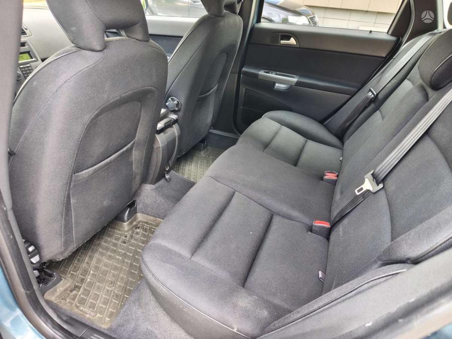Blue Volvo V50 2008 in Siauliai, with an engine capacity of 1.56 L and mileage of 373 thousand km for 2550 €, photo 16 on AUTOMOTO.COM.LV
