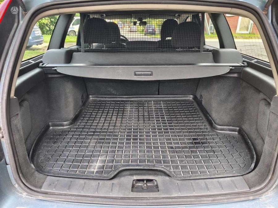 Blue Volvo V50 2008 in Siauliai, with an engine capacity of 1.56 L and mileage of 373 thousand km for 2550 €, photo 18 on AUTOMOTO.COM.LV