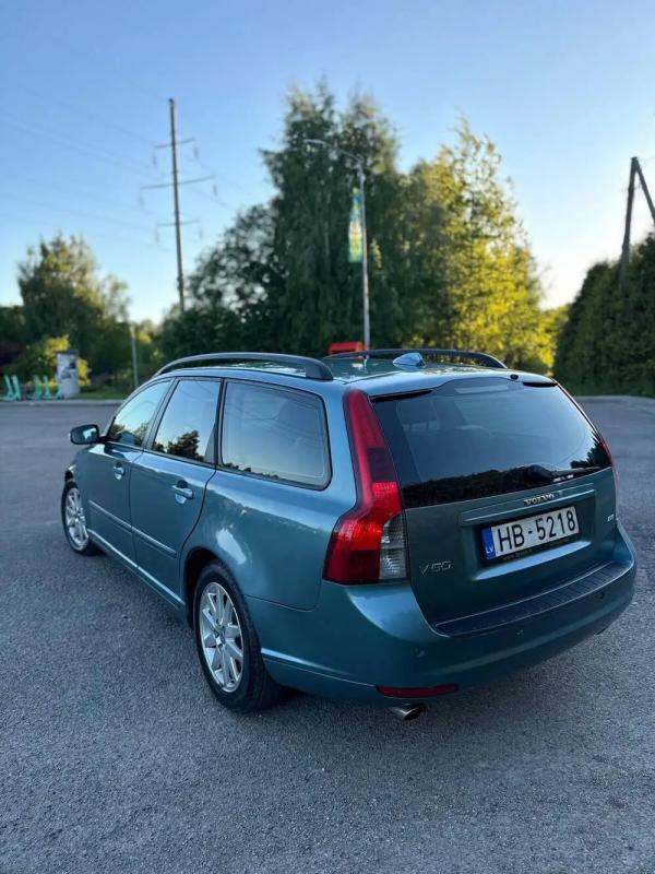 Blue Volvo V50 2008 in Riga, with an engine capacity of 2.40 L and mileage of 345 thousand km for 2800 €, photo 5 on AUTOMOTO.COM.LV