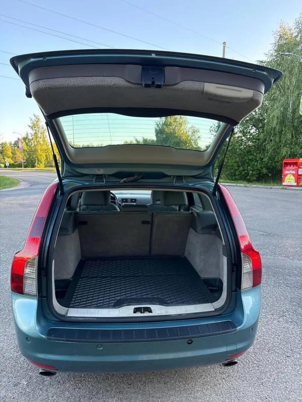 Blue Volvo V50 2008 in Riga, with an engine capacity of 2.40 L and mileage of 345 thousand km for 2800 €, photo 7 on AUTOMOTO.COM.LV