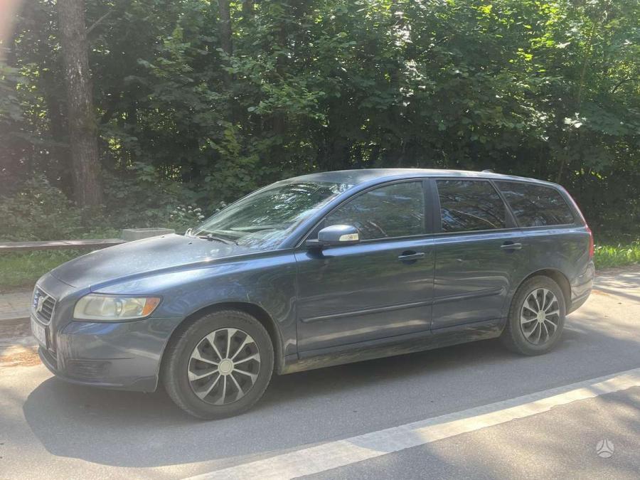 Zils Volvo V50 2008 Trakai, ar dzinēja tilpumu 1.56 L un nobraukumu 318 tūkst. km par 1699 €, foto 3 vietnē AUTOMOTO.COM.LV