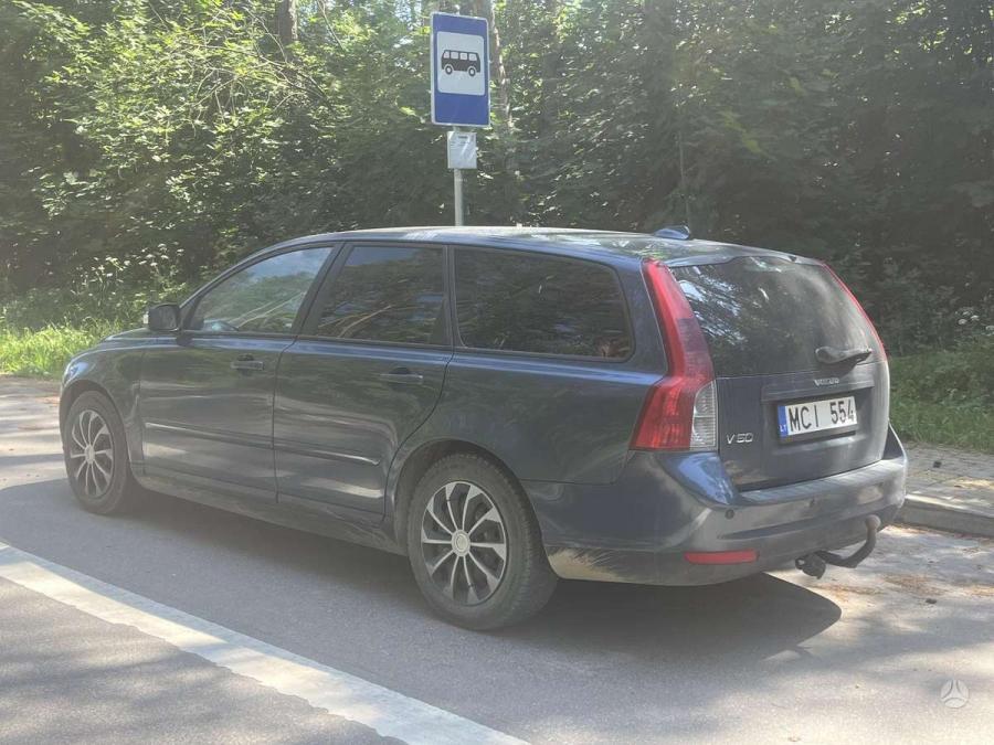 Zils Volvo V50 2008 Trakai, ar dzinēja tilpumu 1.56 L un nobraukumu 318 tūkst. km par 1699 €, foto 7 vietnē AUTOMOTO.COM.LV