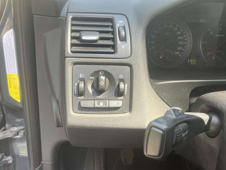 Zils Volvo V50 2008 Trakai, ar dzinēja tilpumu 1.56 L un nobraukumu 318 tūkst. km par 1699 €, foto 15 vietnē AUTOMOTO.COM.LV