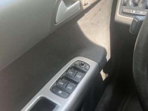 Zils Volvo V50 2008 Trakai, ar dzinēja tilpumu 1.56 L un nobraukumu 318 tūkst. km par 1699 €, foto 16 vietnē AUTOMOTO.COM.LV