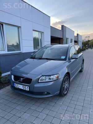 Синий Вольво В50 2008 в Рига, объемом двигателя 2.00 л и пробегом 346 тыс. км за 2500 €, фото  на AUTOMOTO.COM.LV