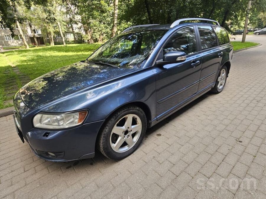 Синий Вольво В50 2008 в Рига, объемом двигателя 2.00 л и пробегом 0 тыс. км за 2800 €, фото 1 на AUTOMOTO.COM.LV